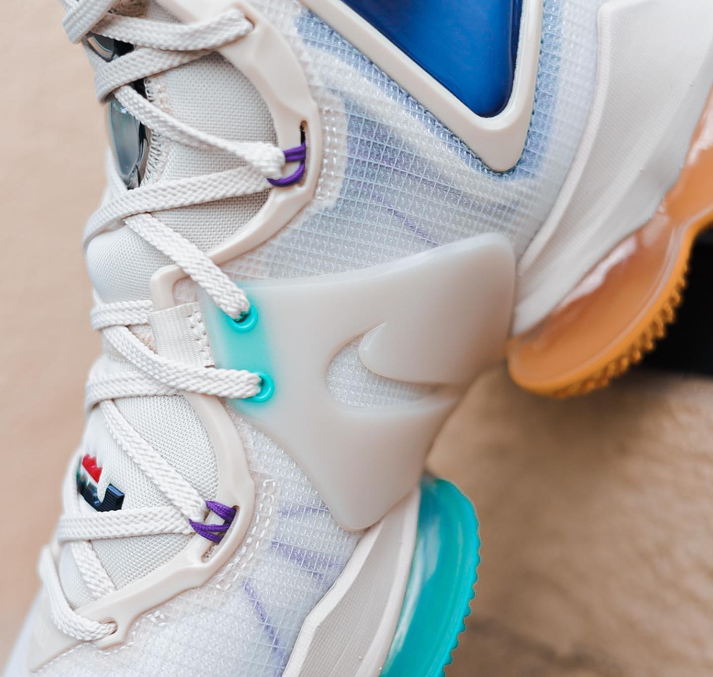 Обзор флагманских баскетбольных кроссовок Nike Lebron XIX