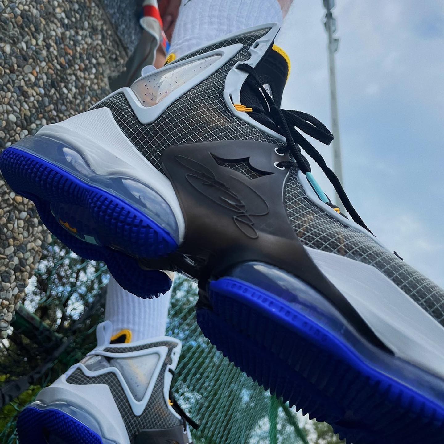 Обзор флагманских баскетбольных кроссовок Nike Lebron XIX
